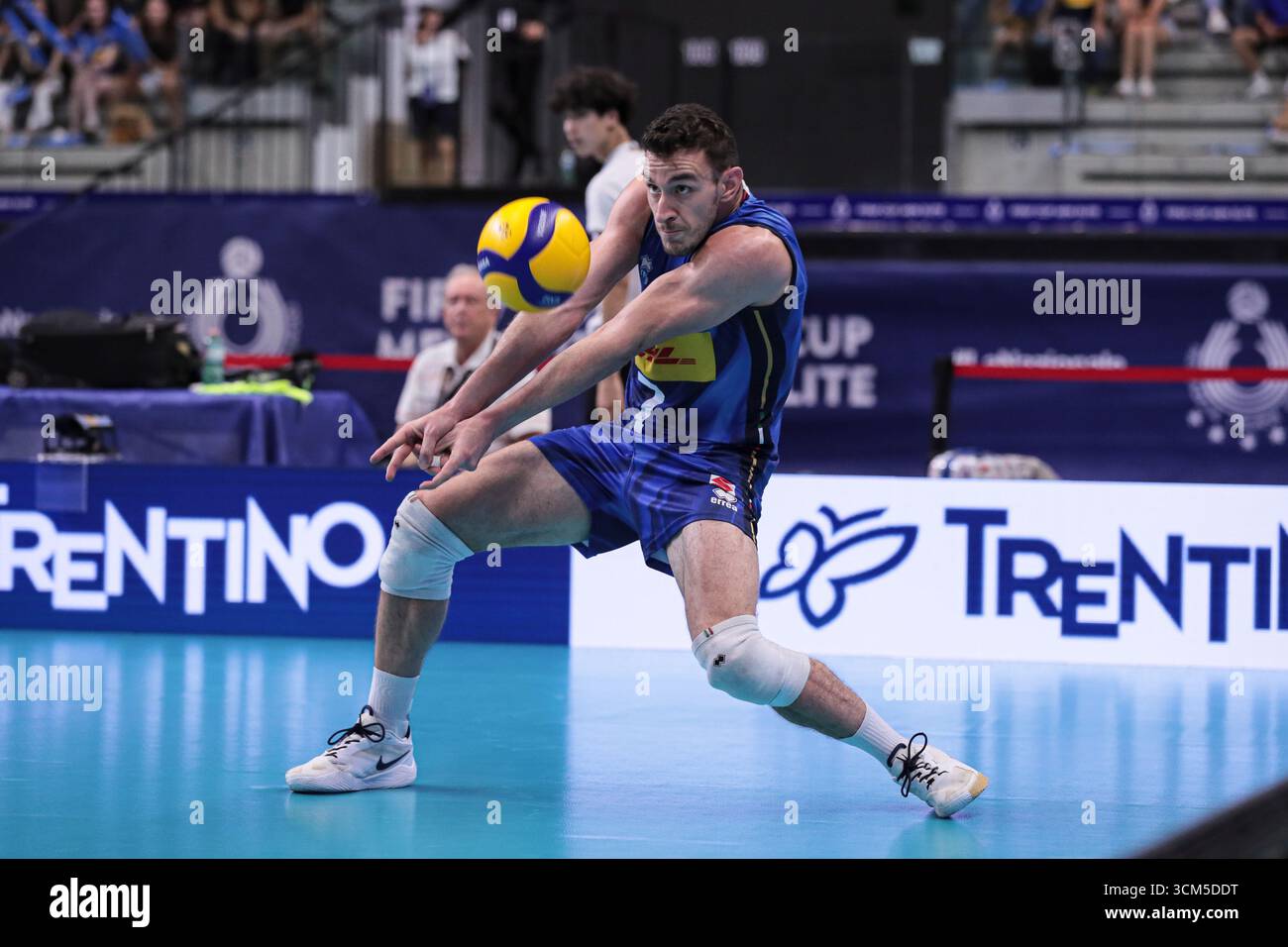 Italian national volleyball man team hi-res stock photography and ...