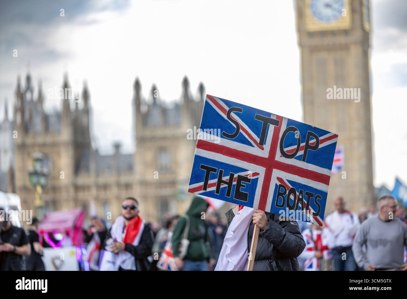 Migrant boats in uk hi-res stock photography and images - Alamy