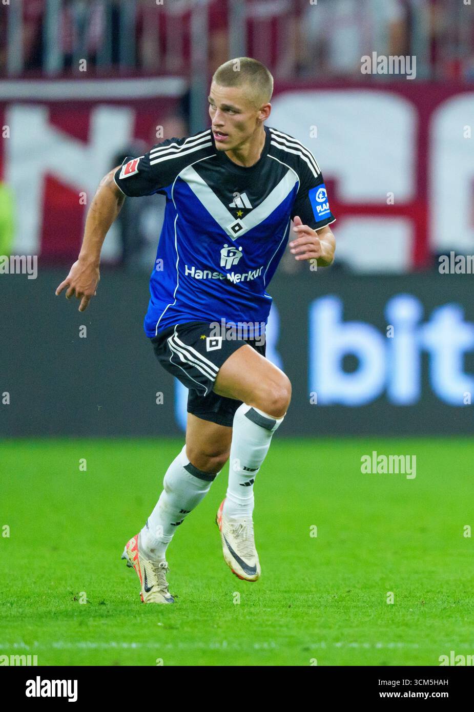 Tarek Buchmann , FCB 28 in the match FC BAYERN MÜNCHEN - HAMBURGER SV 5 ...