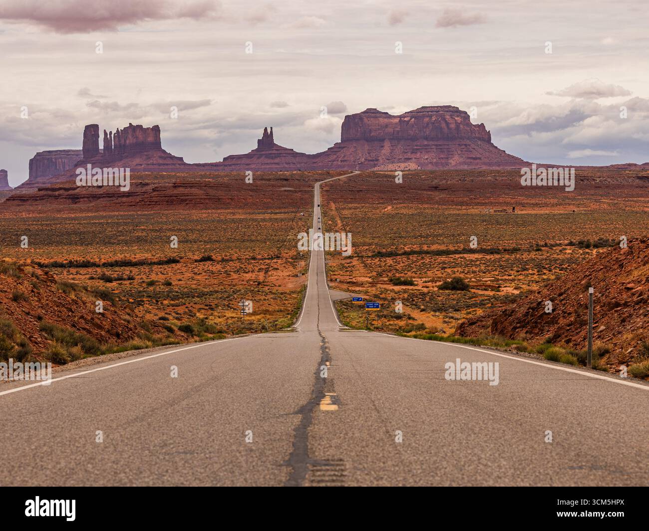 Long straight road in Monument Valley, Utah, USA - Forrest Gump Point ...