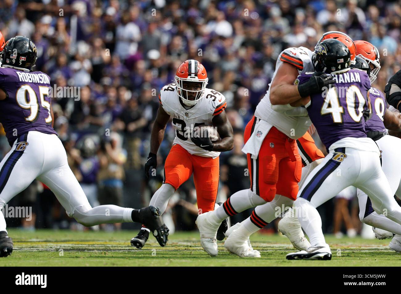 Cleveland Browns running back Jerome Ford (34) runs the ball during the ...