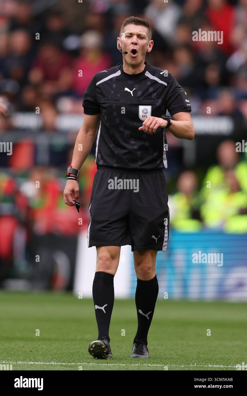 Southampton, England, 14th September 2025. Referee Matthew Donohue ...