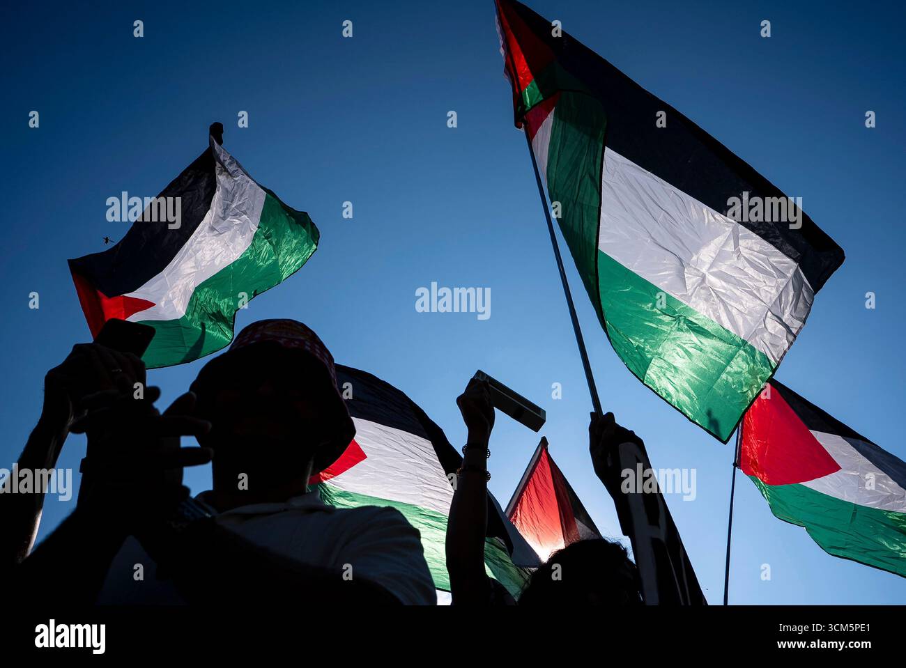 People protest the participation of Israel Premier Tech racing team ...