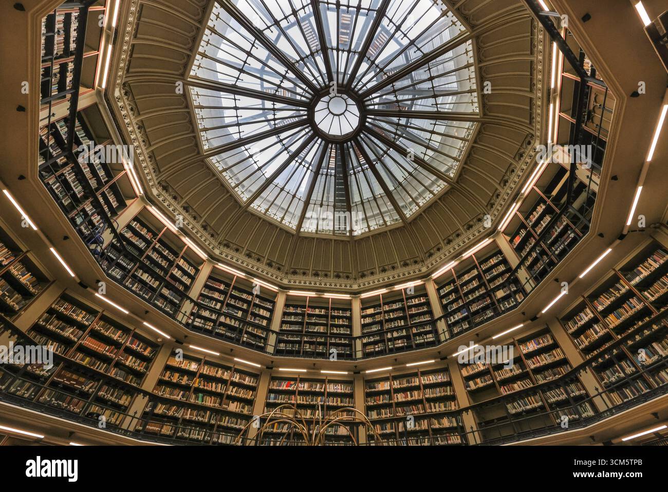 The Maughan Library interior, the round reading room, King's College ...