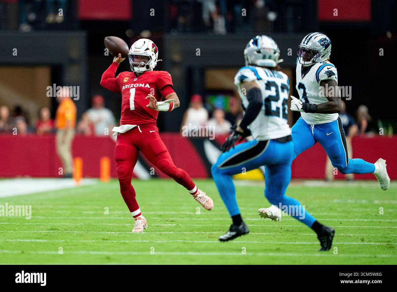 Arizona Cardinals quarterback Kyler Murray (1) looks to throw the ball ...