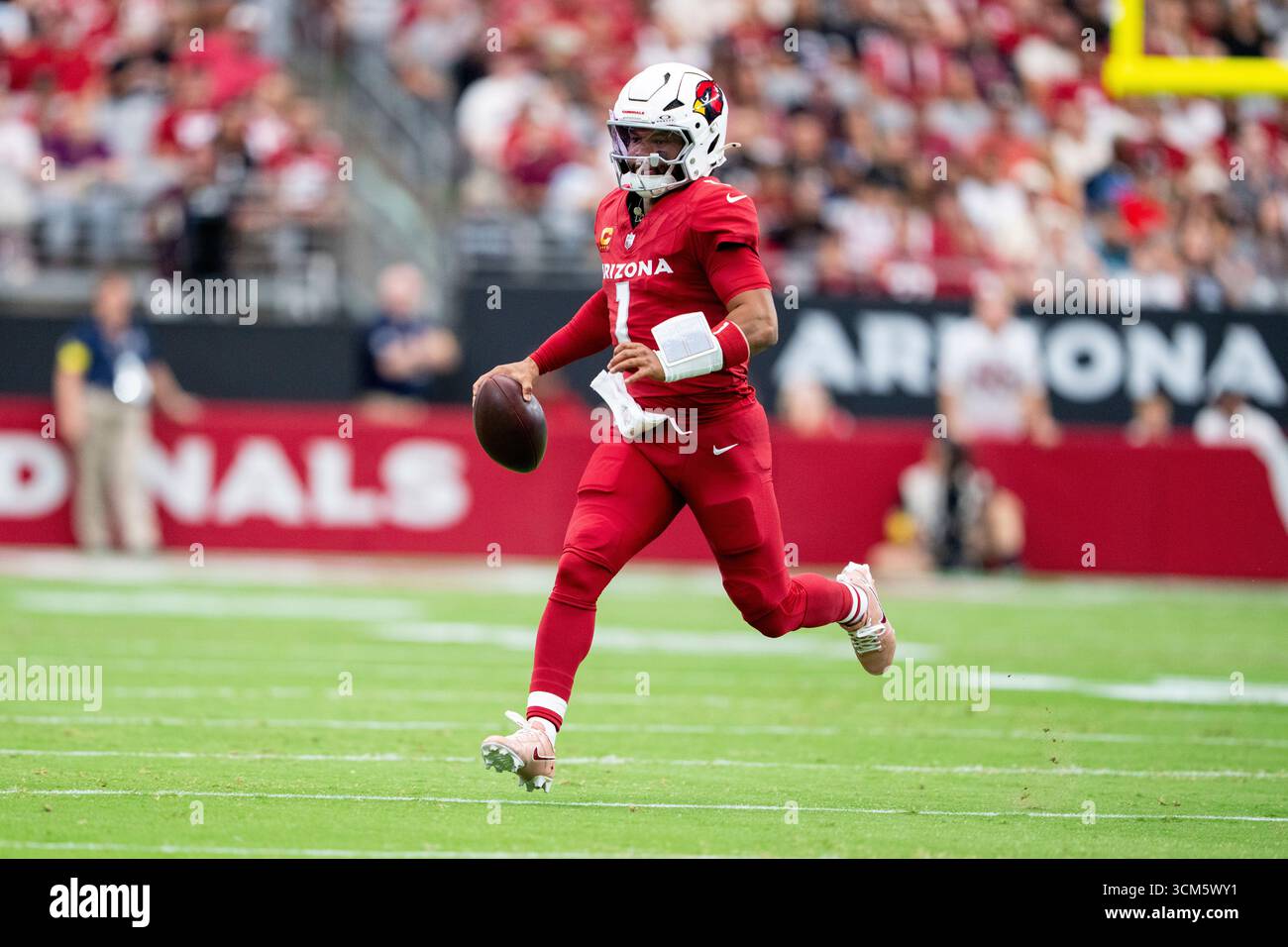 Arizona Cardinals quarterback Kyler Murray (1) runs with the ball ...