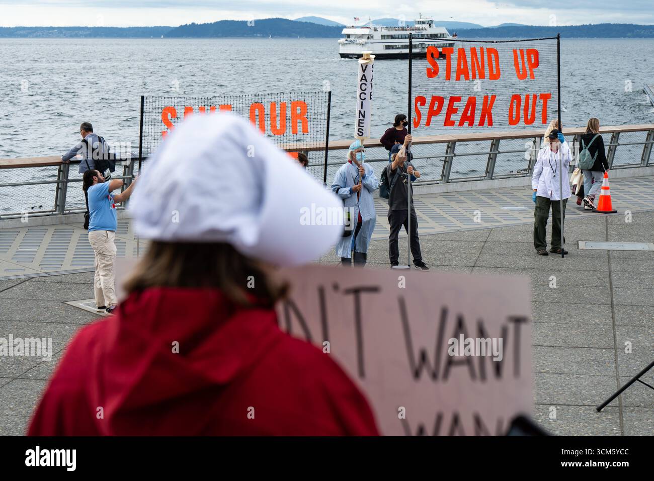 Seattle, USA. 14th Sep 2025. 1:00pm The stand up for truth, our health ...