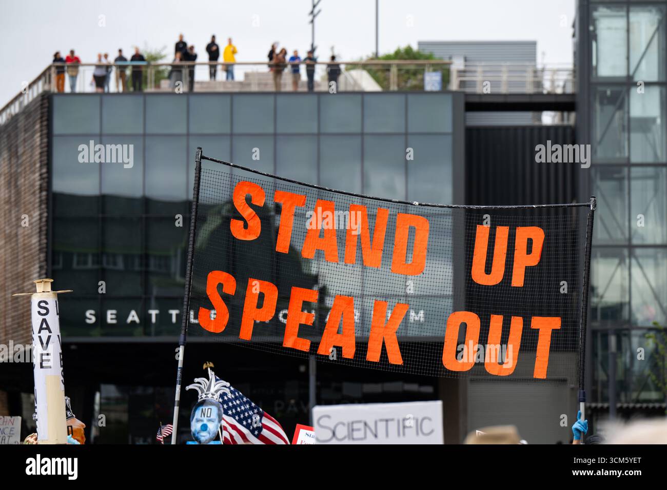 Seattle, USA. 14th Sep 2025. 1:00pm The stand up for truth, our health ...