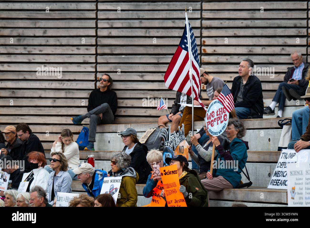 Seattle, USA. 14th Sep 2025. 1:00pm The stand up for truth, our health ...