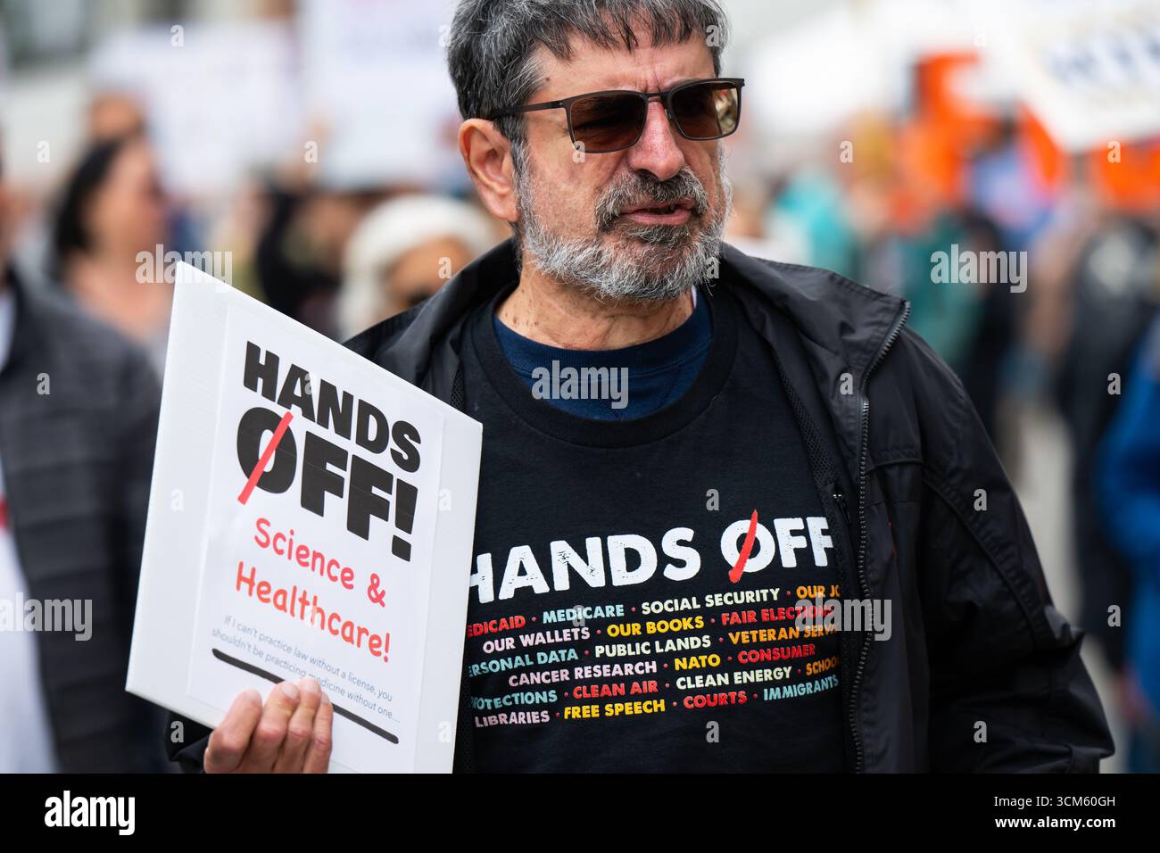 Seattle, USA. 14th Sep 2025. 1:00pm The stand up for truth, our health ...