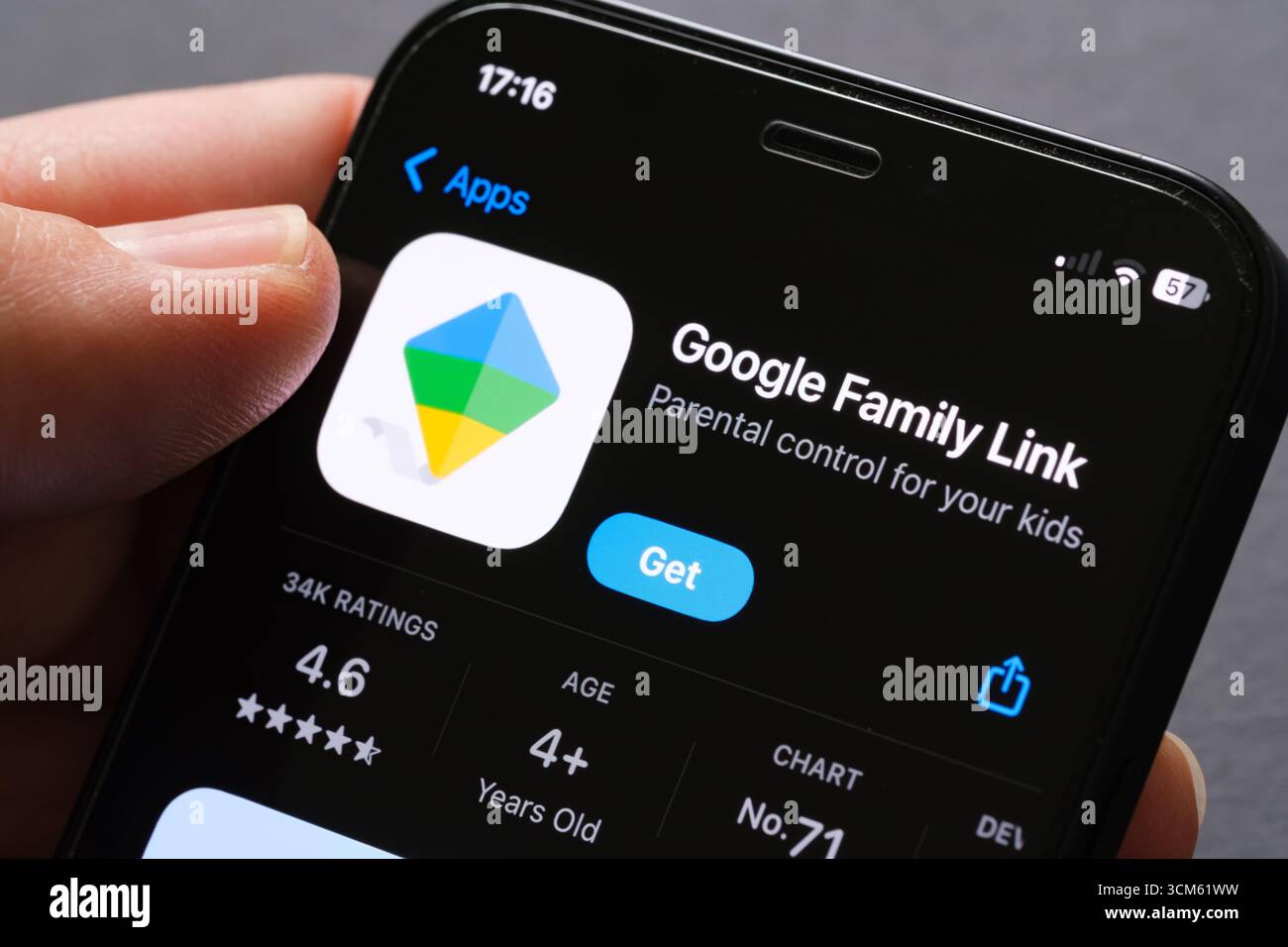 Google family link app hi-res stock photography and images - Alamy