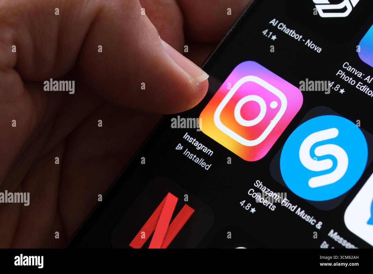 Photo illustration instagram logo hi-res stock photography and images ...