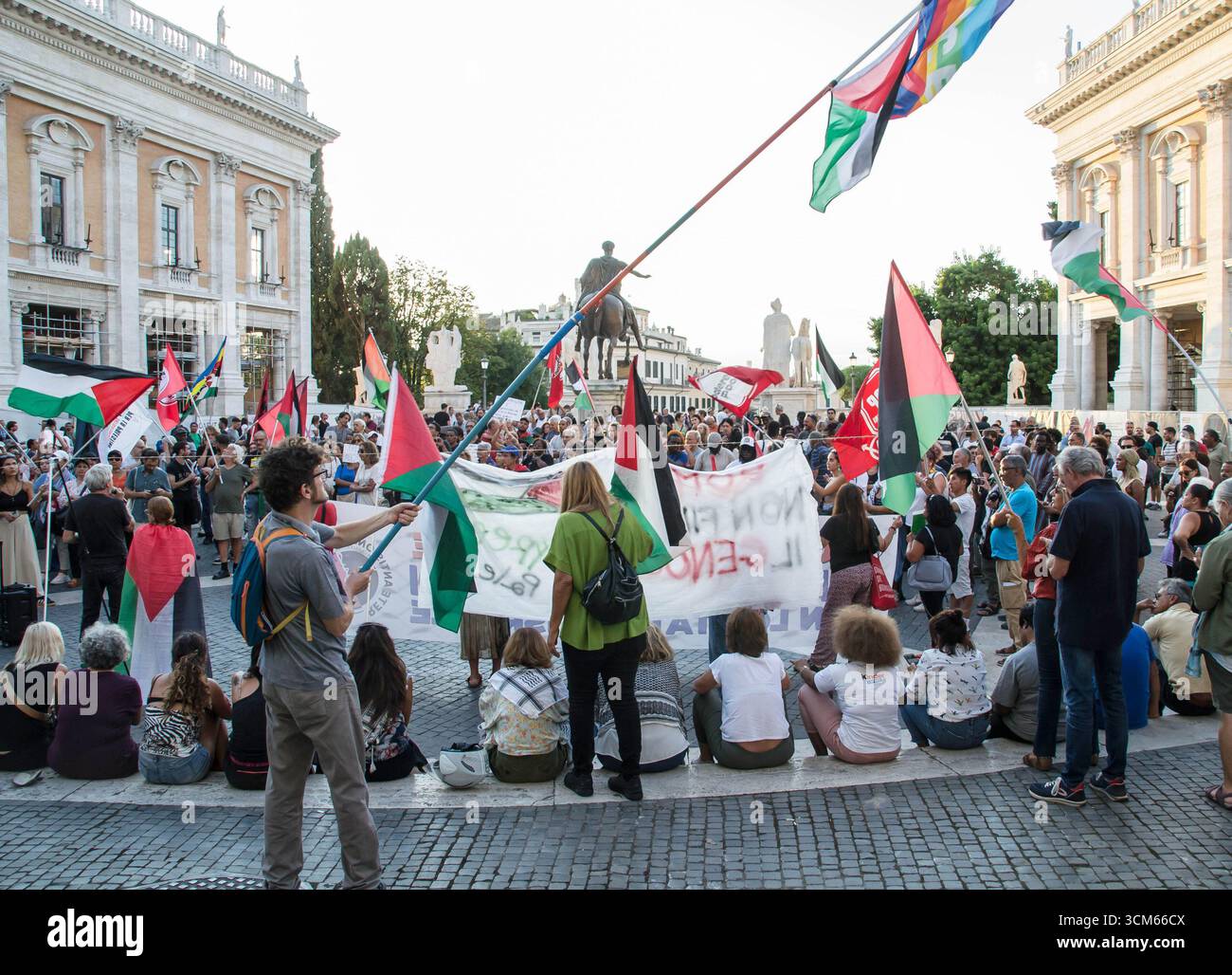 Rome, Italy. 13th Sep, 2025. Demonstration at the Capitoline Hill to ...