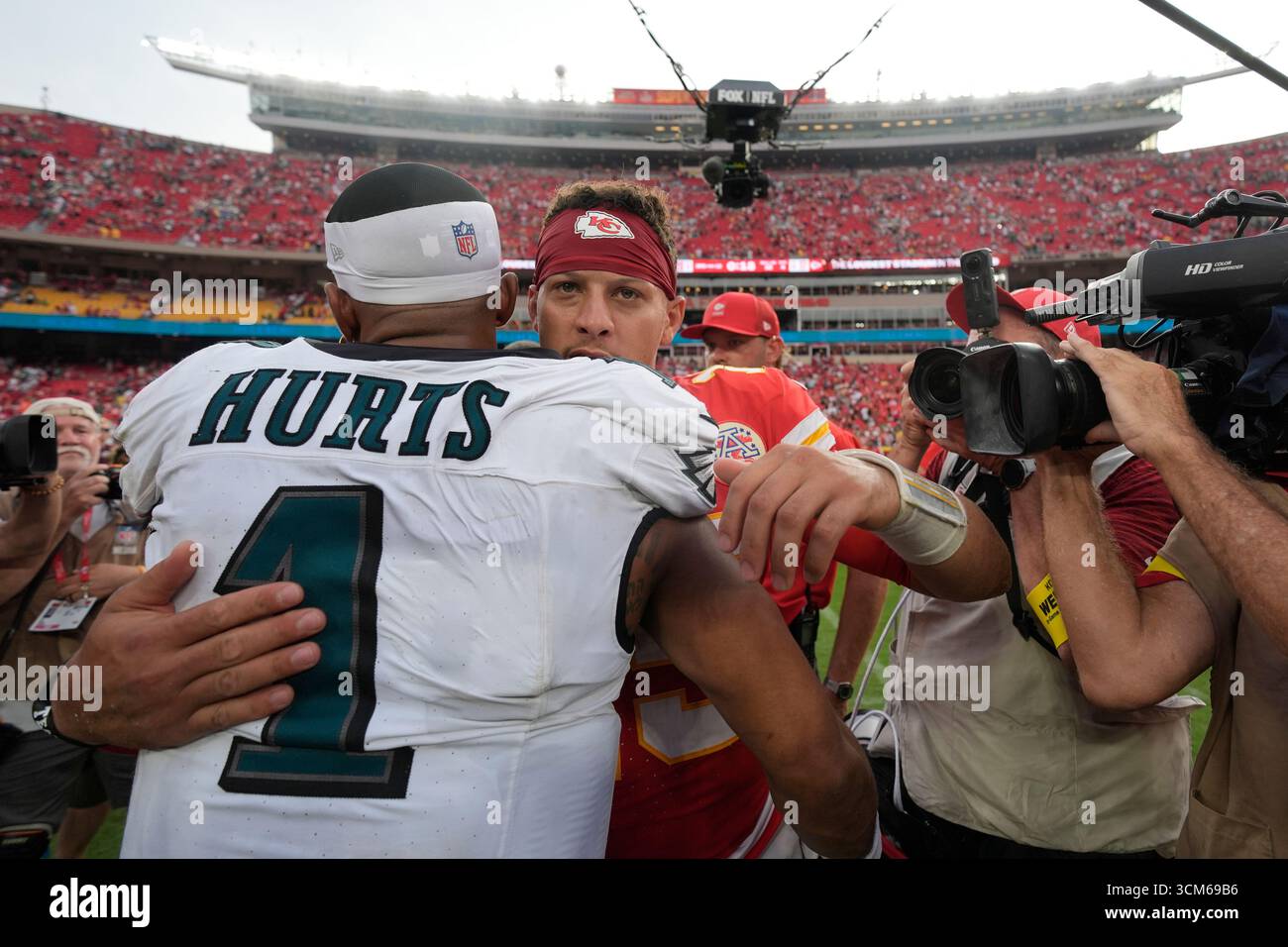 Kansas City Chiefs quarterback Patrick Mahomes and Philadelphia Eagles ...