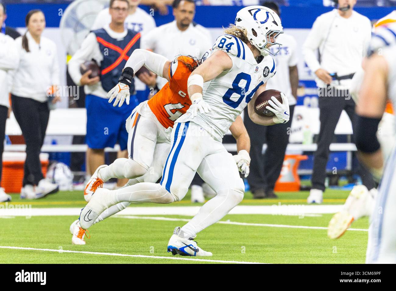 September 14, 2025: Indianapolis Colts tight end Tyler Warren (84) runs ...