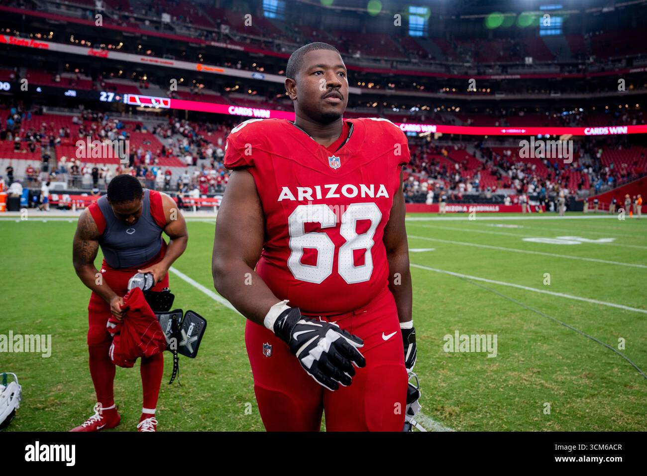 Arizona Cardinals offensive tackle Kelvin Beachum (68) walks onto the ...