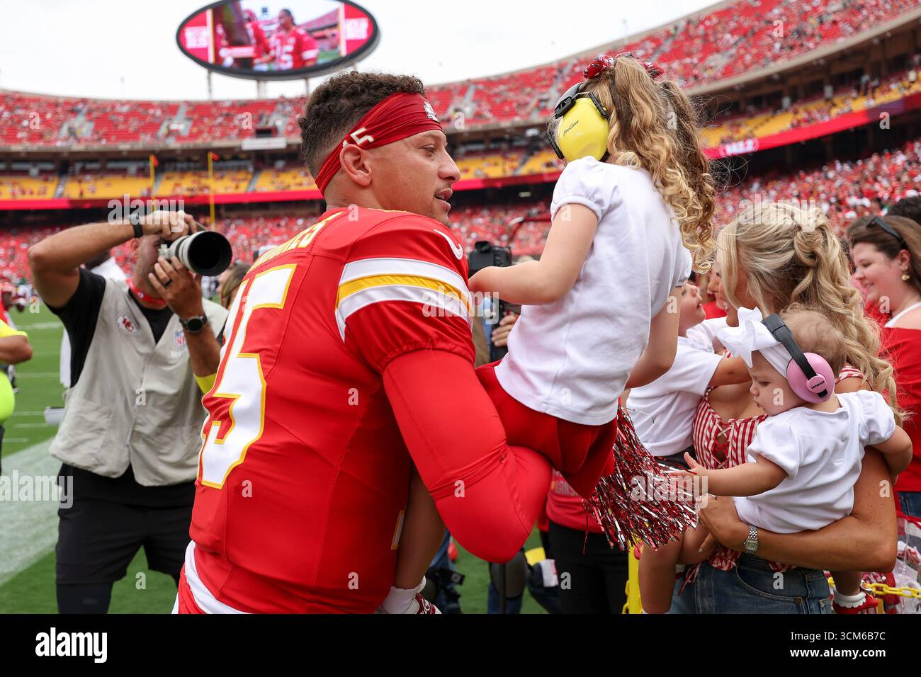 September 14, 2025: Kansas City Chiefs quarterback Patrick Mahomes (15 ...