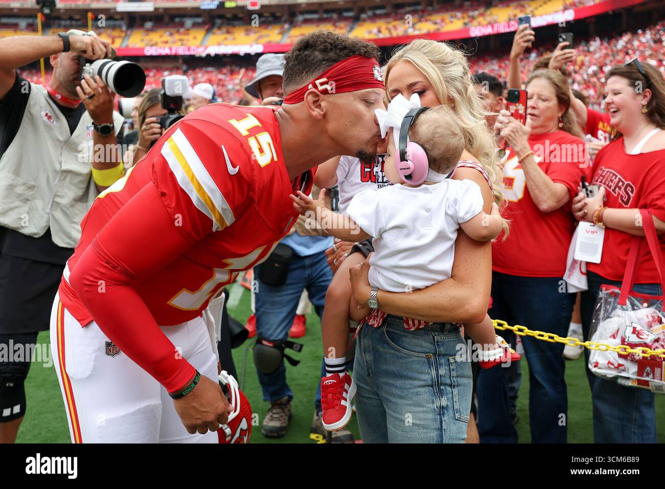 September 14, 2025: Kansas City Chiefs quarterback Patrick Mahomes (15 ...