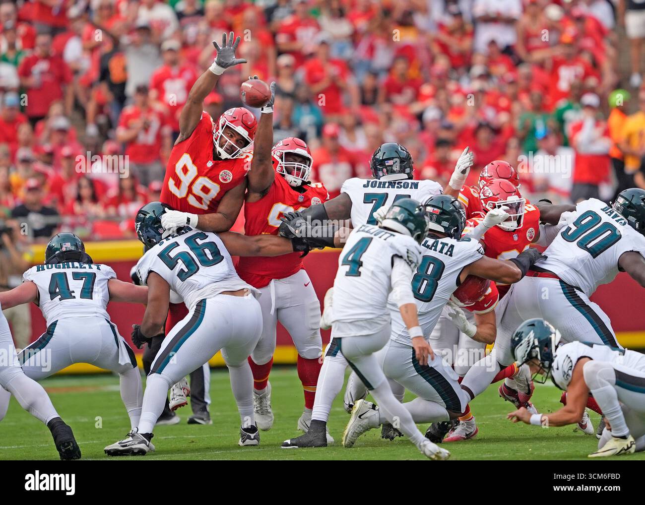 Kansas City Chiefs defensive tackle Jerry Tillery (99) and Kansas City ...