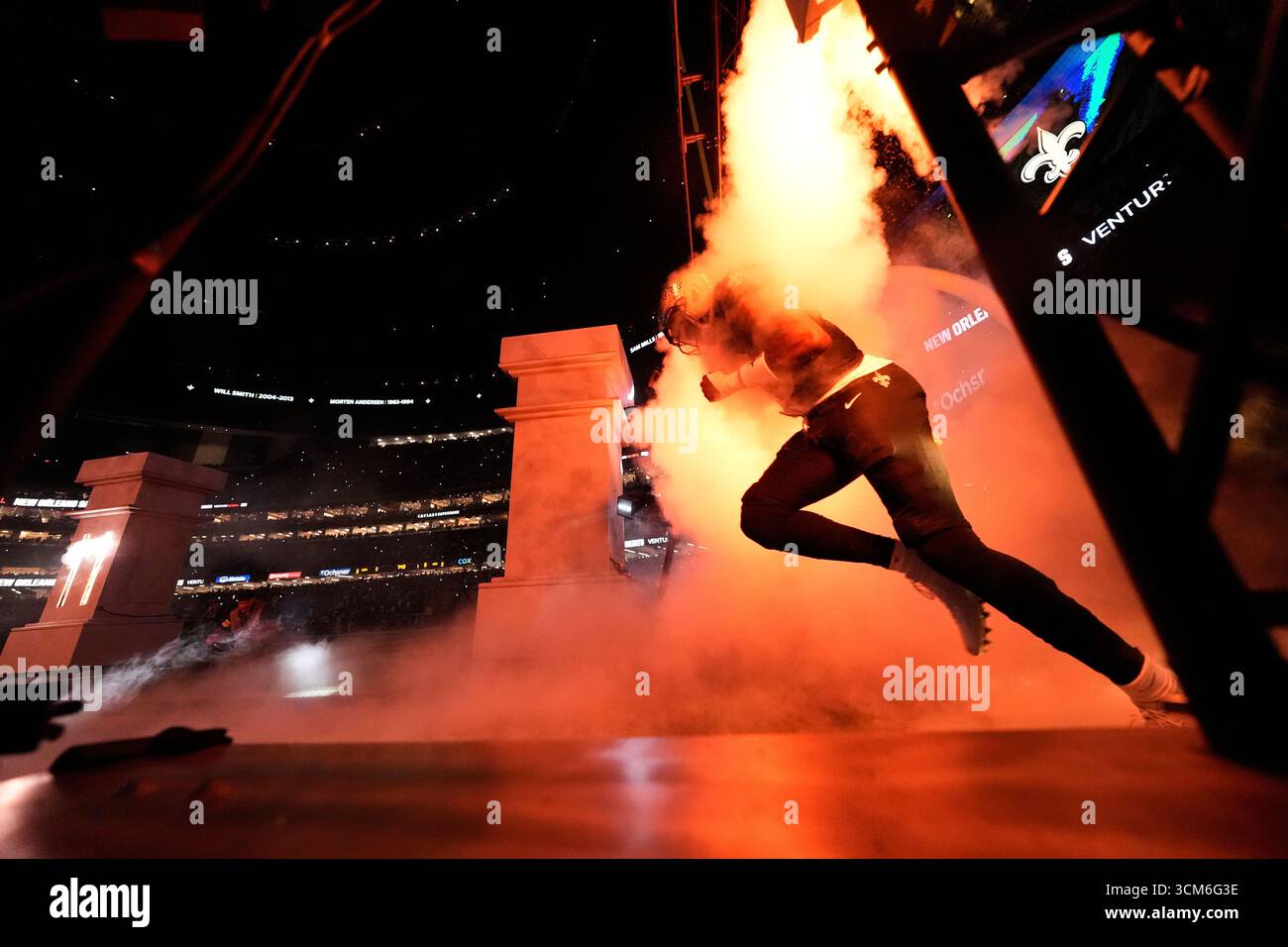New Orleans Saints tight end Juwan Johnson runs onto the field during ...