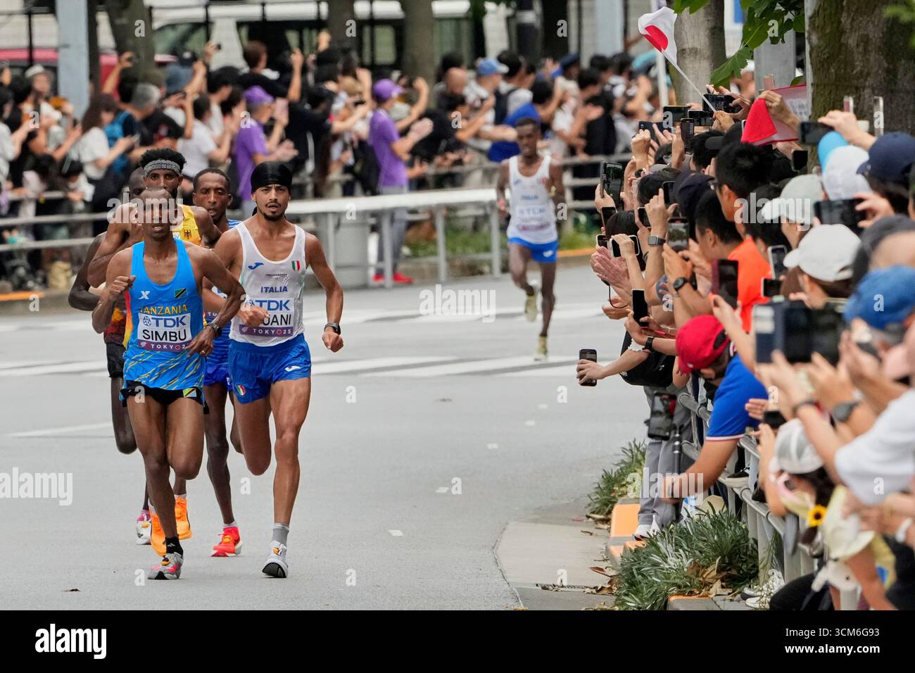 Tanzania's Alphonce Felix Simbu leads Italy's Iliass Aouani in the the ...