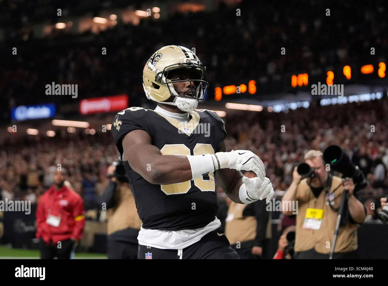 New Orleans Saints tight end Juwan Johnson (83) celebrates a touchdown ...