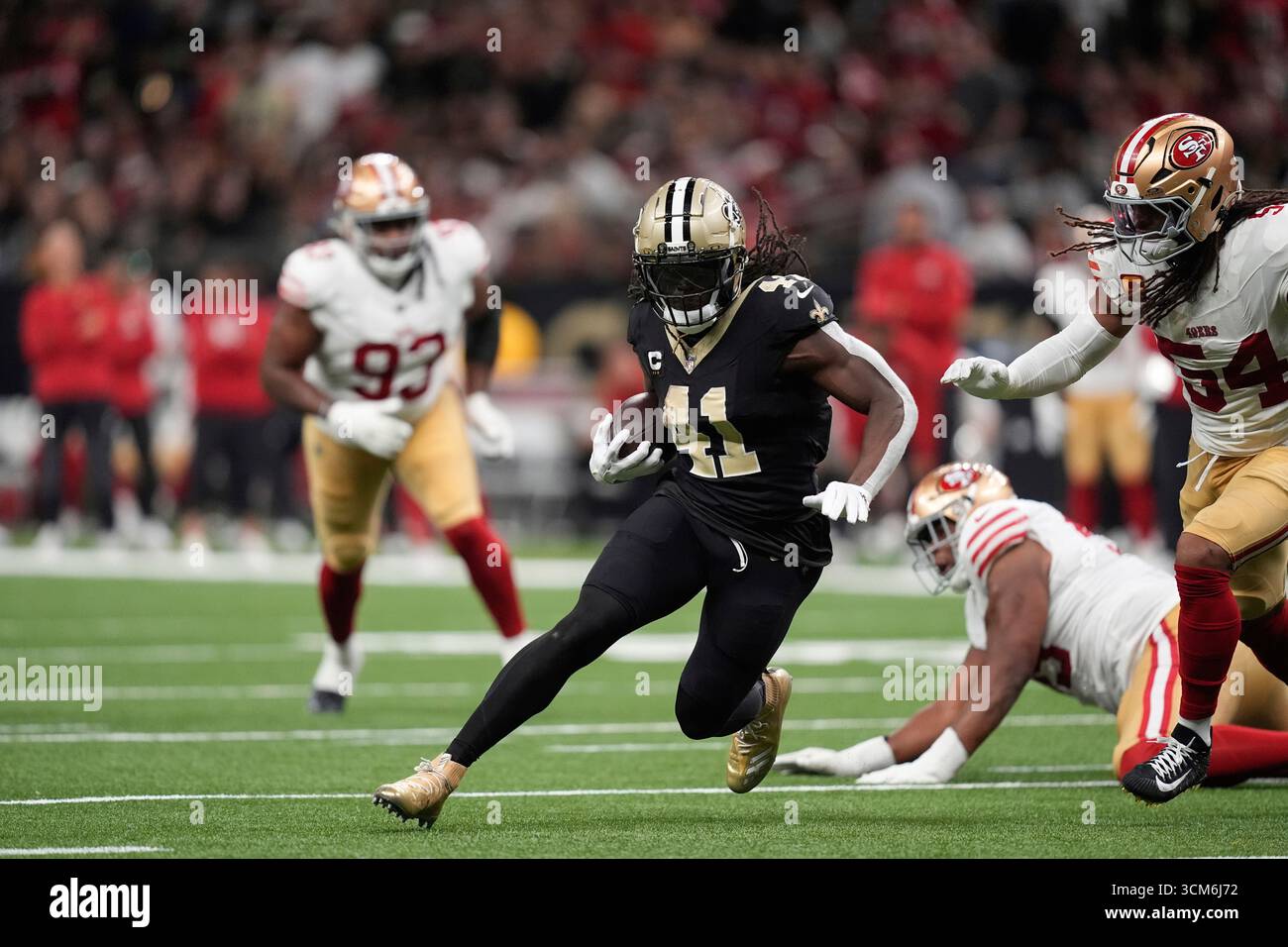 New Orleans Saints running back Alvin Kamara (41) carries in the second ...