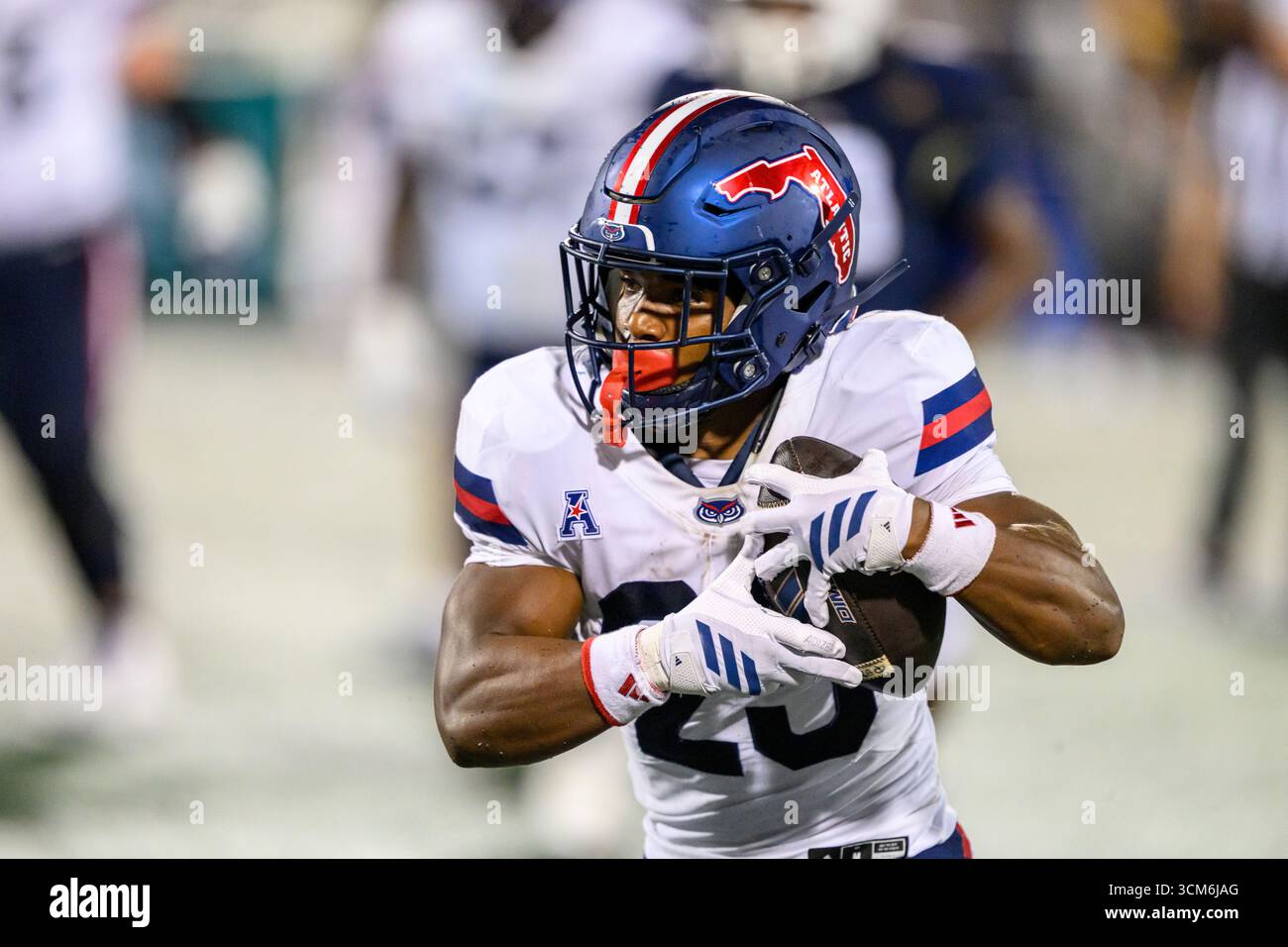 Florida Atlantic running back Xavier Terrell (25) runs with the ball ...