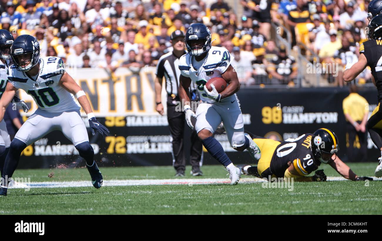 SEPT 14, 2025: Kenneth Walker III #9 during the 2025 Steelers vs ...