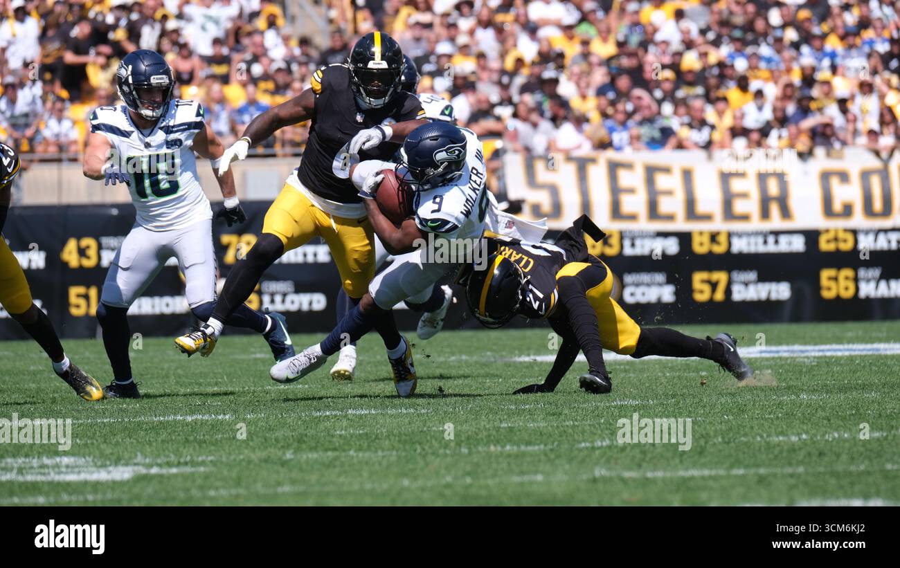 SEPT 14, 2025: Kenneth Walker III #9 during the 2025 Steelers vs ...
