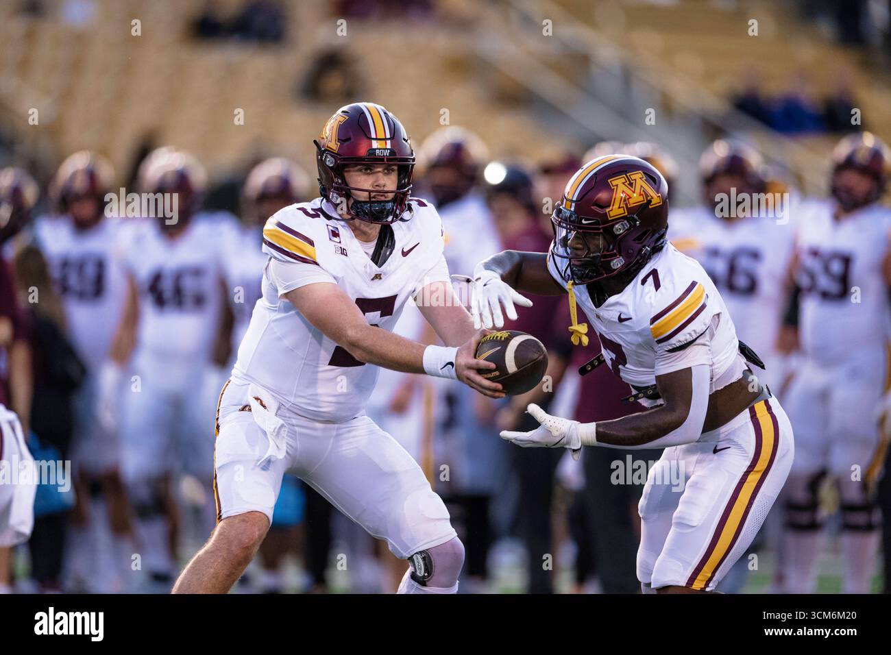 BERKELEY, CA - SEPTEMBER 13: Minnesota Golden Gophers quarterback Drake ...