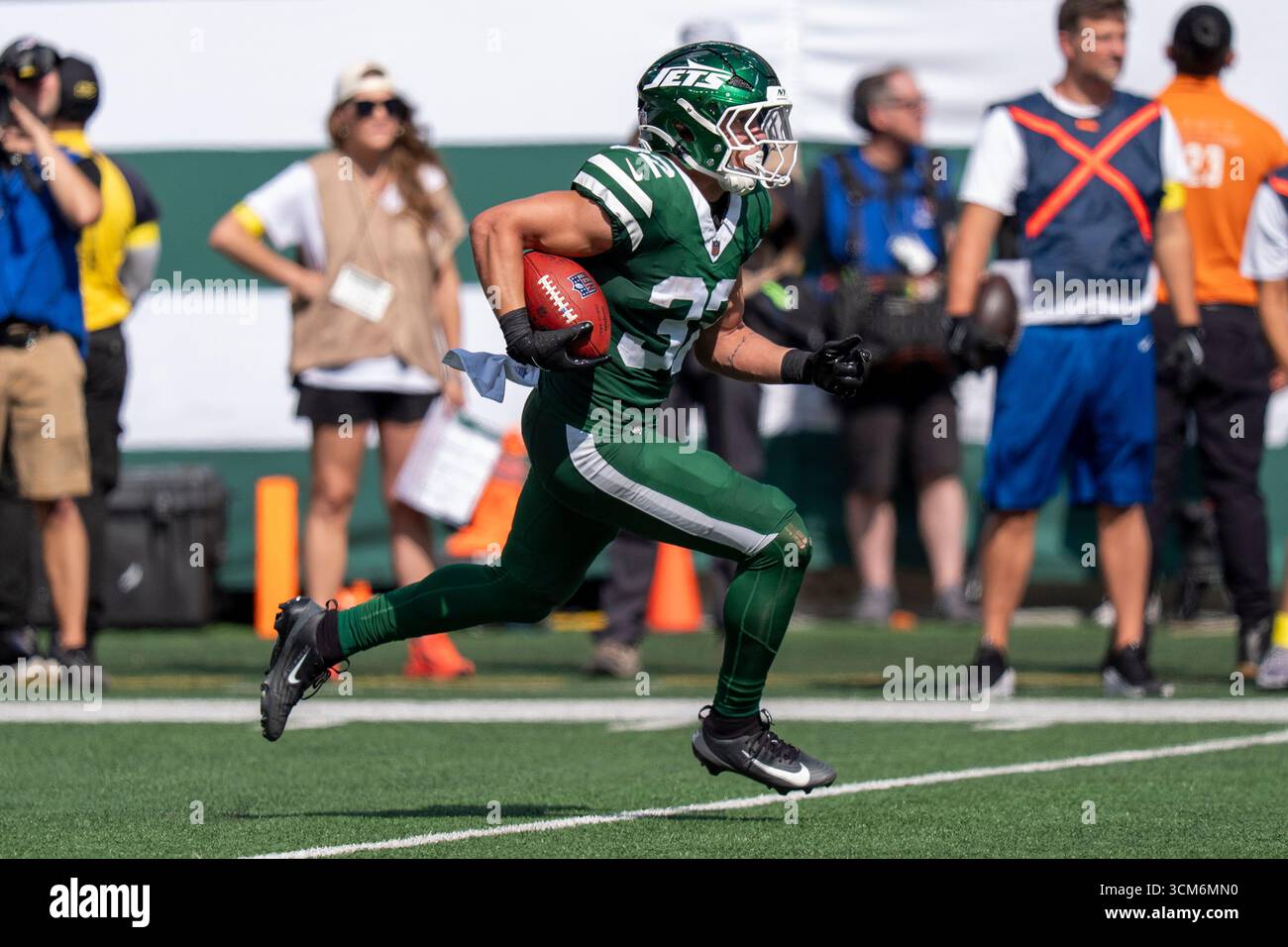 New York Jets running back Isaiah Davis (32) in action during an NFL ...