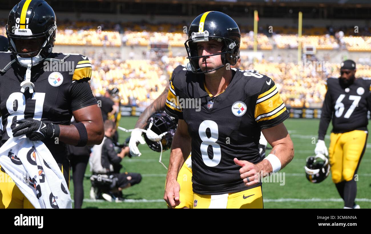 SEPT 14, 2025: Aaron Rodgers #8 during the 2025 Steelers vs Seahawks ...