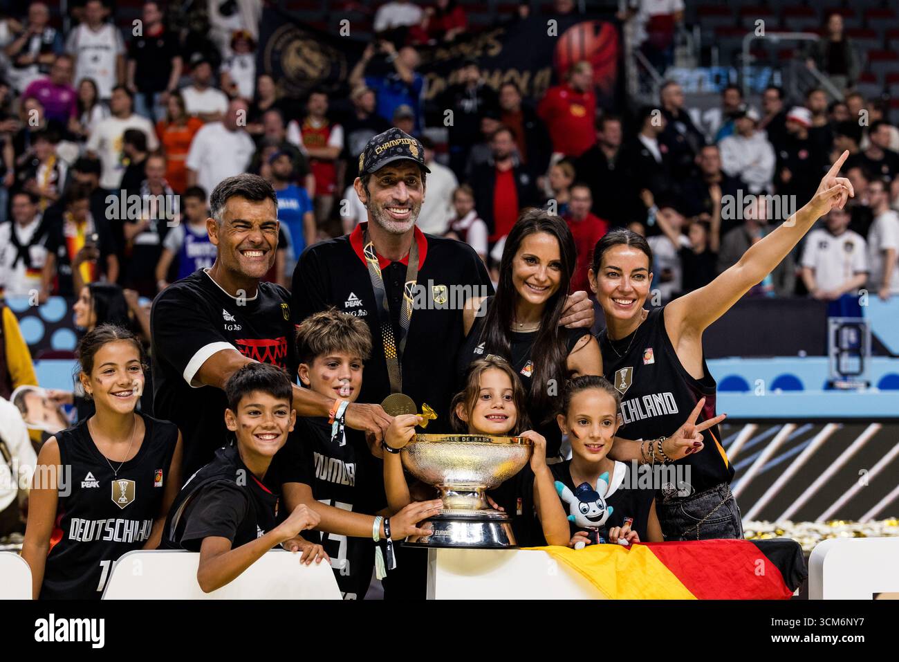 Alex Mumbru (Bundestrainer Deutschland) mit Familie, Frau und Kindern ...