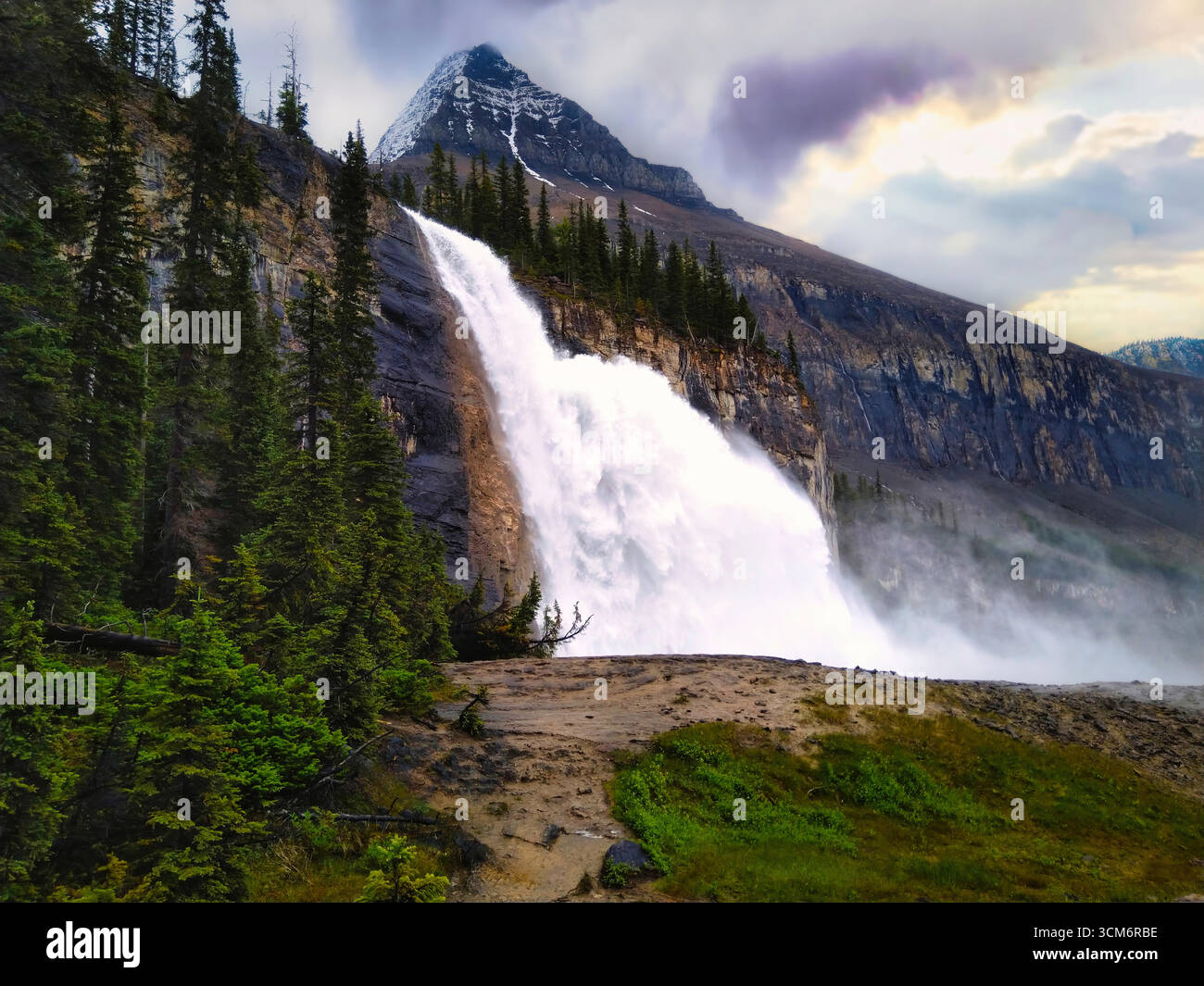 Serene seasonal scene Stock Vector Images - Alamy