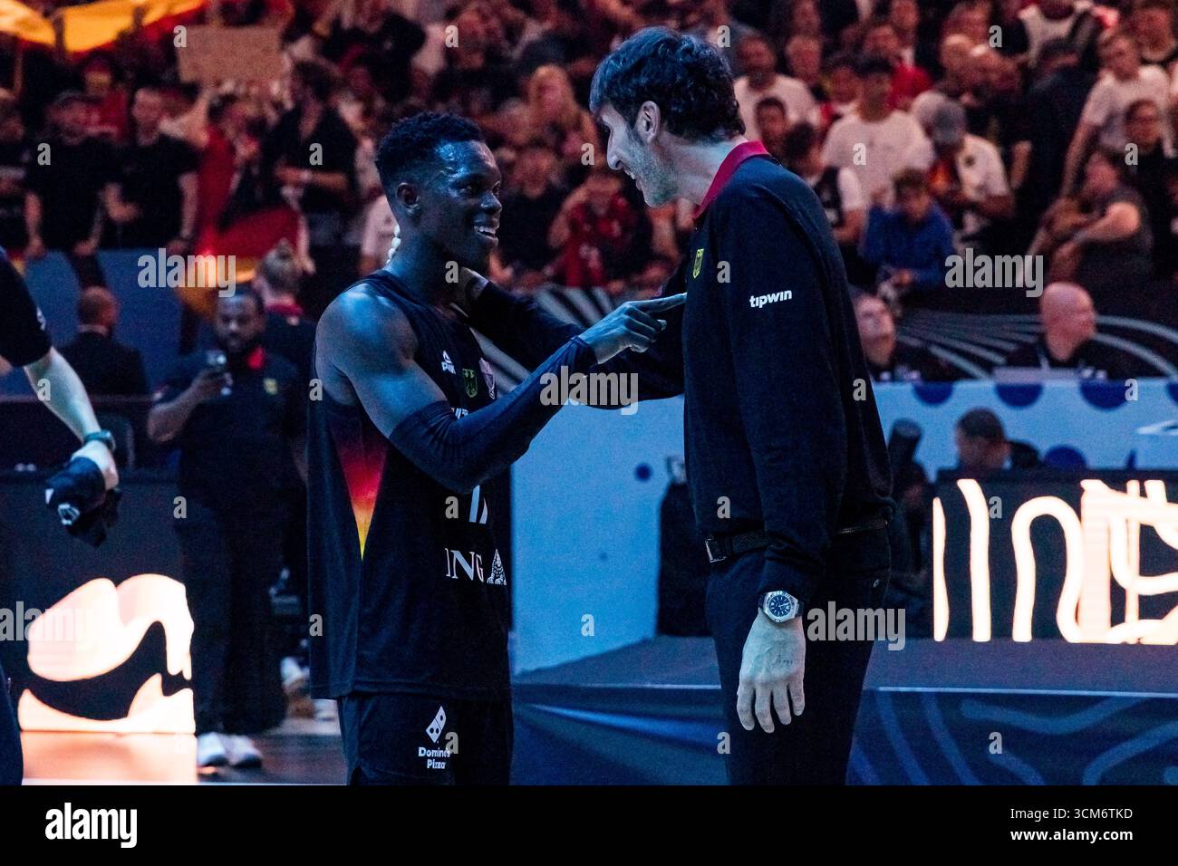 Dennis Schr?der (Deutschland, 17) und Alex Mumbru (Bundestrainer ...