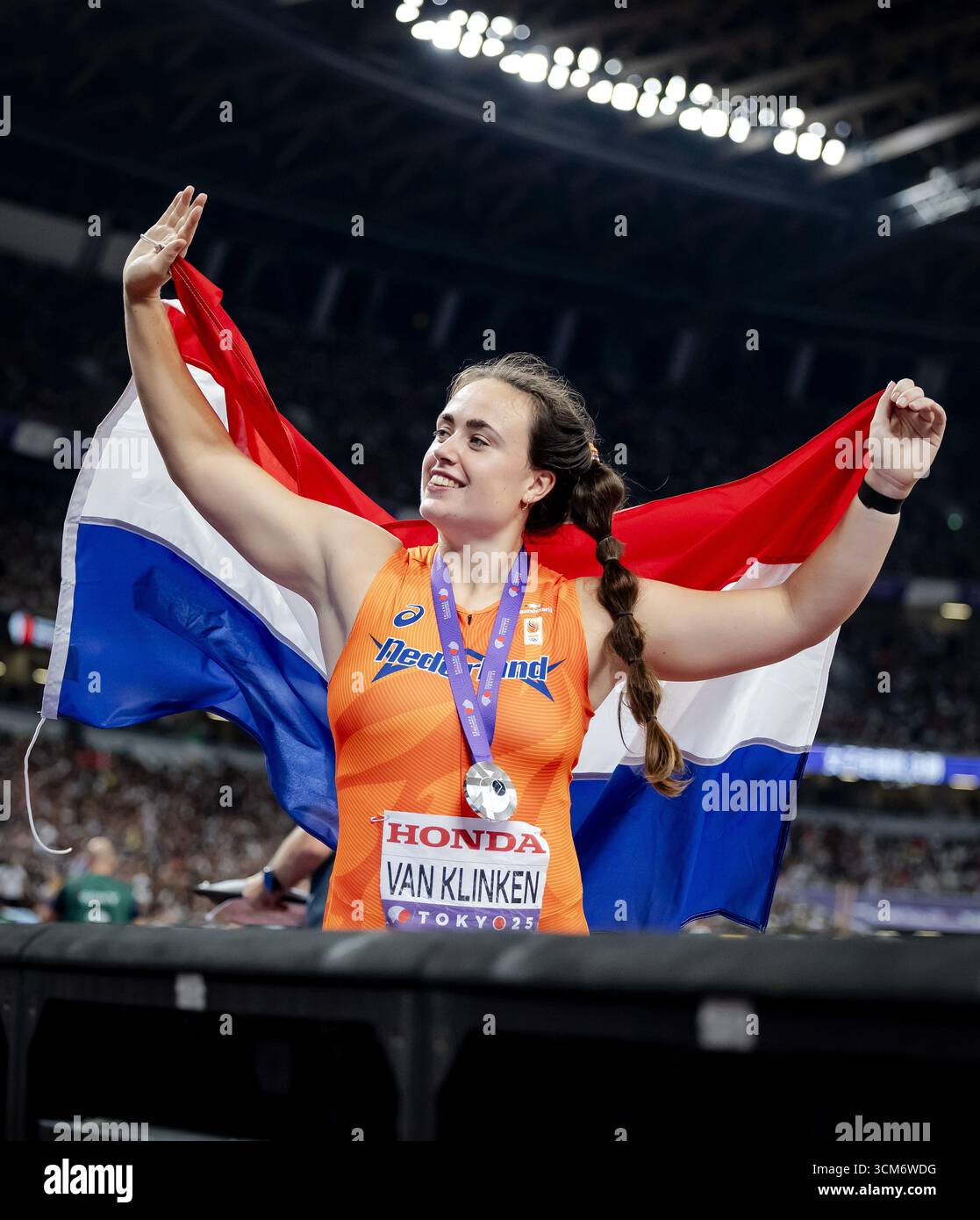 TOKYO - Jorinde van Klinken with her silver medal after the discus ...