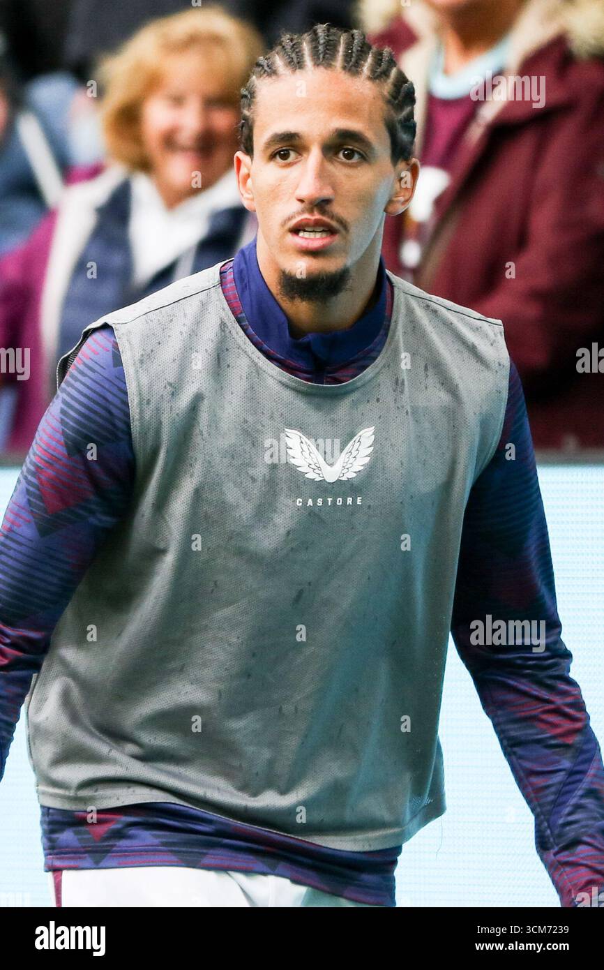 Hannibal Mejbri (28 Burnley) warms up during the Premier League match ...