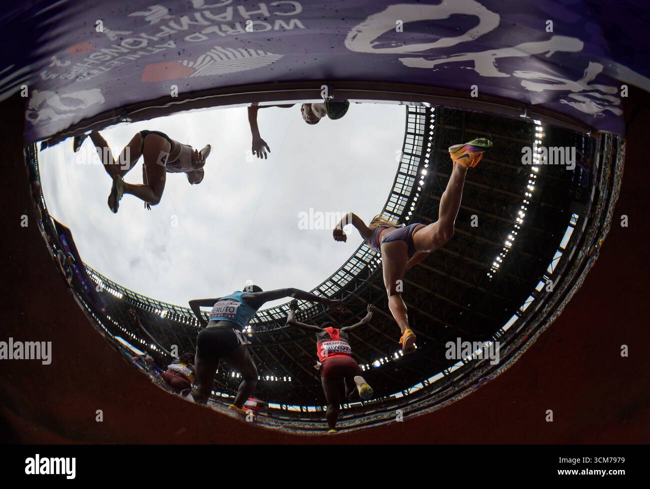 Elise Thorner of Britain, Norah Jeruto of Kazakhstan, Flavie Renouard ...