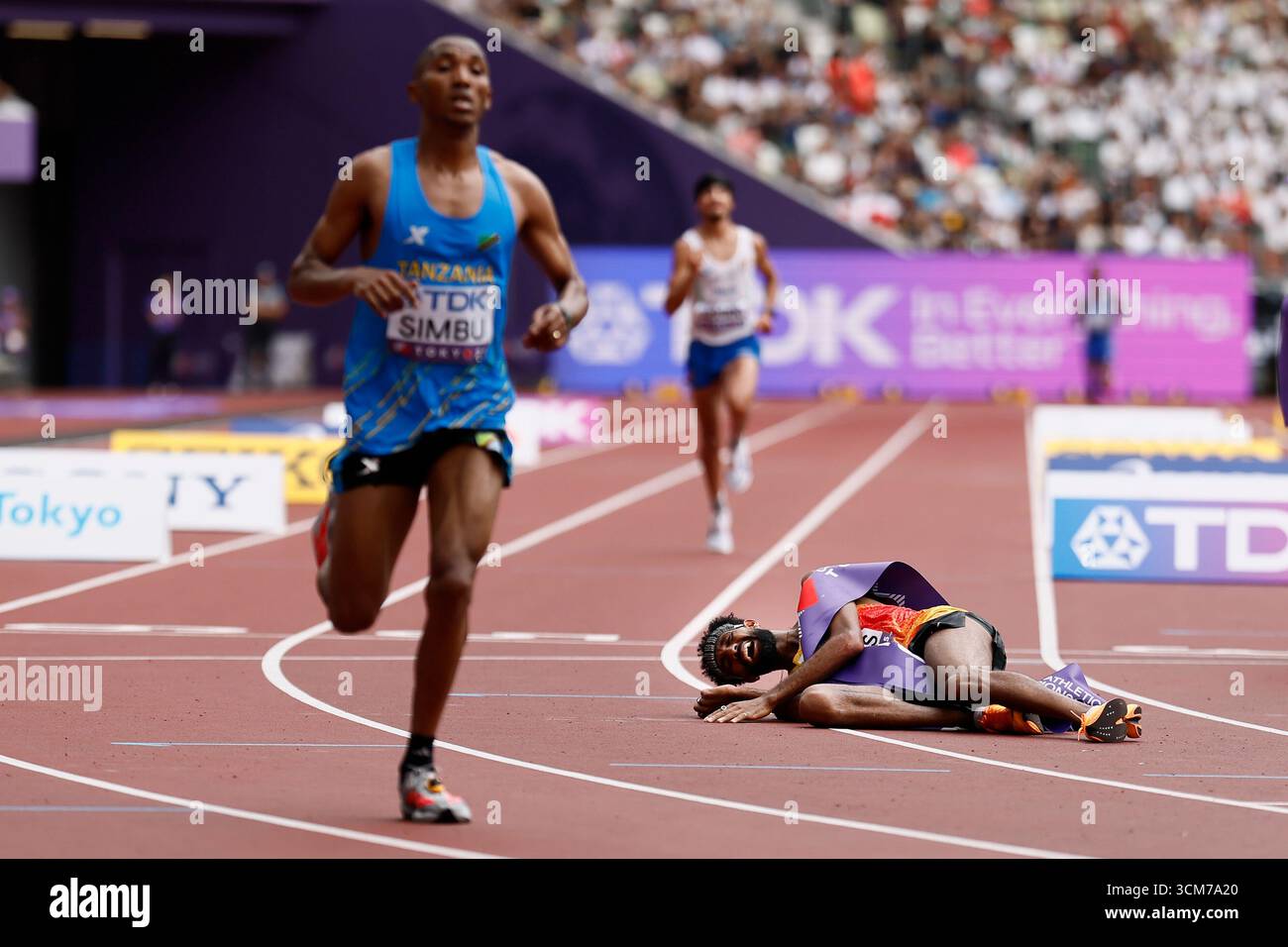 Alphonce Felix Simbu (TAN) gewinnt Gold im Marathon, Amanal Petros (GER ...