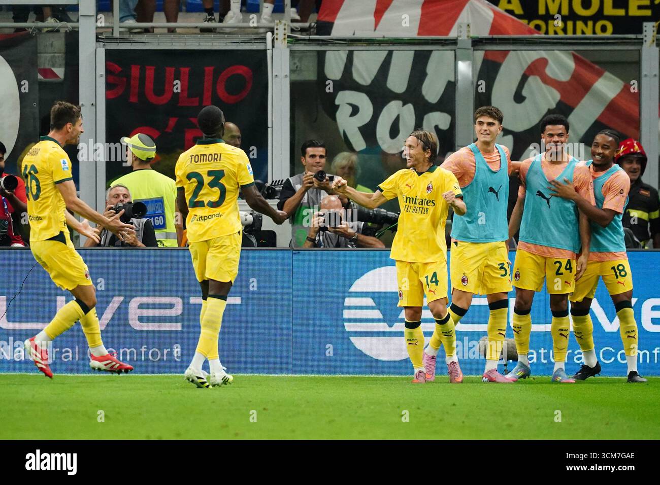 Luka Modric (AC Milan) celebrate the goal with his play mates during AC ...