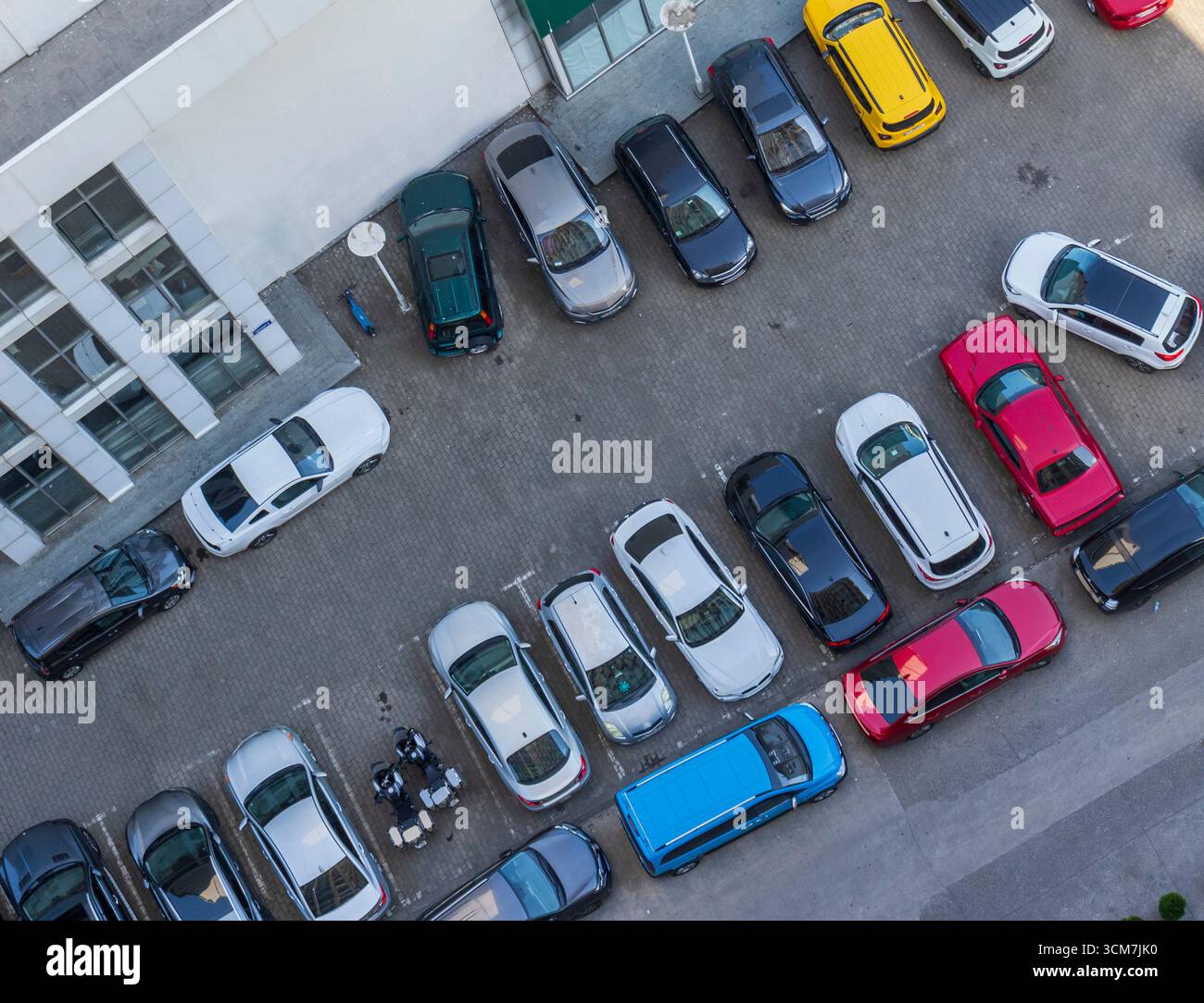 Busy traffic shopping center parking hi-res stock photography and ...