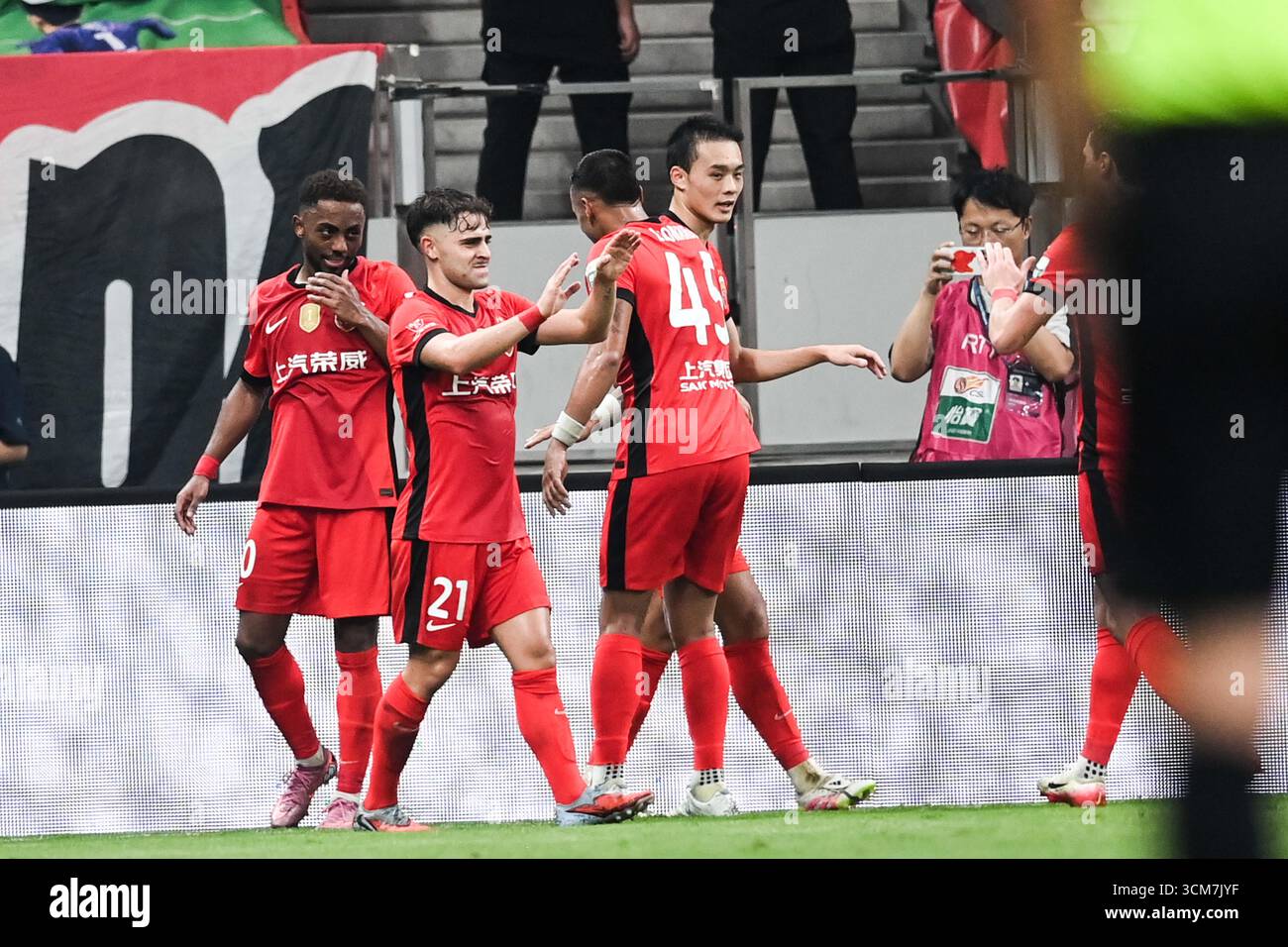Shanghai Port Football Club defeated Yunnan Yukun Football Club with 4 ...