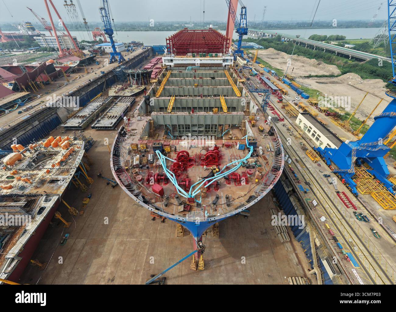 Aerial photo shows busy ship building in Yangzhou City, east China's ...