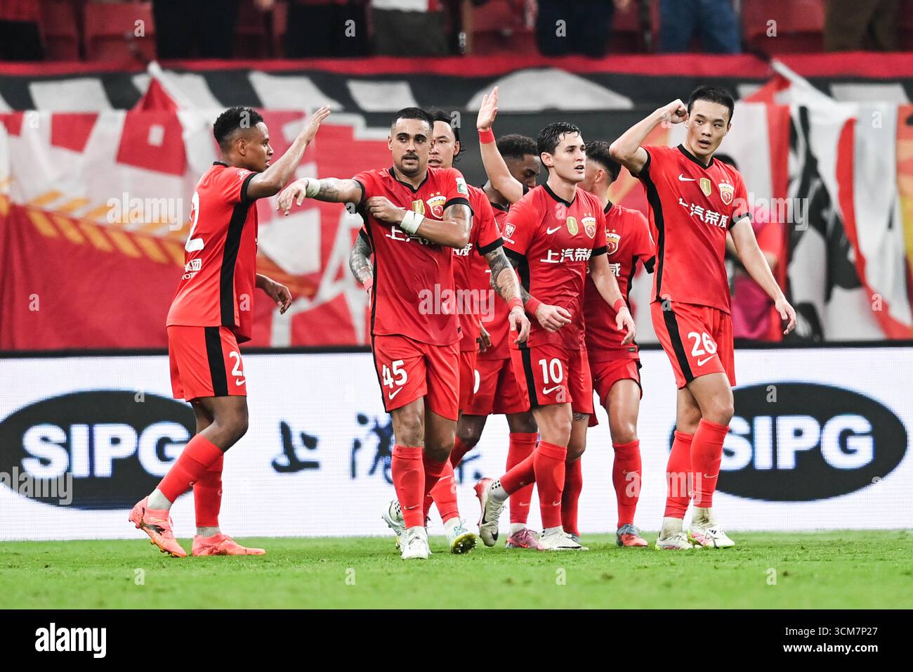 Shanghai Port Football Club defeated Yunnan Yukun Football Club with 4 ...