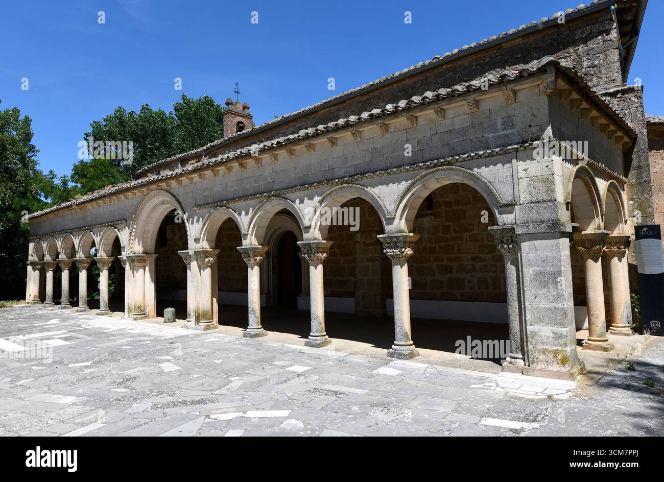 Neo romanesque portico hi-res stock photography and images - Alamy
