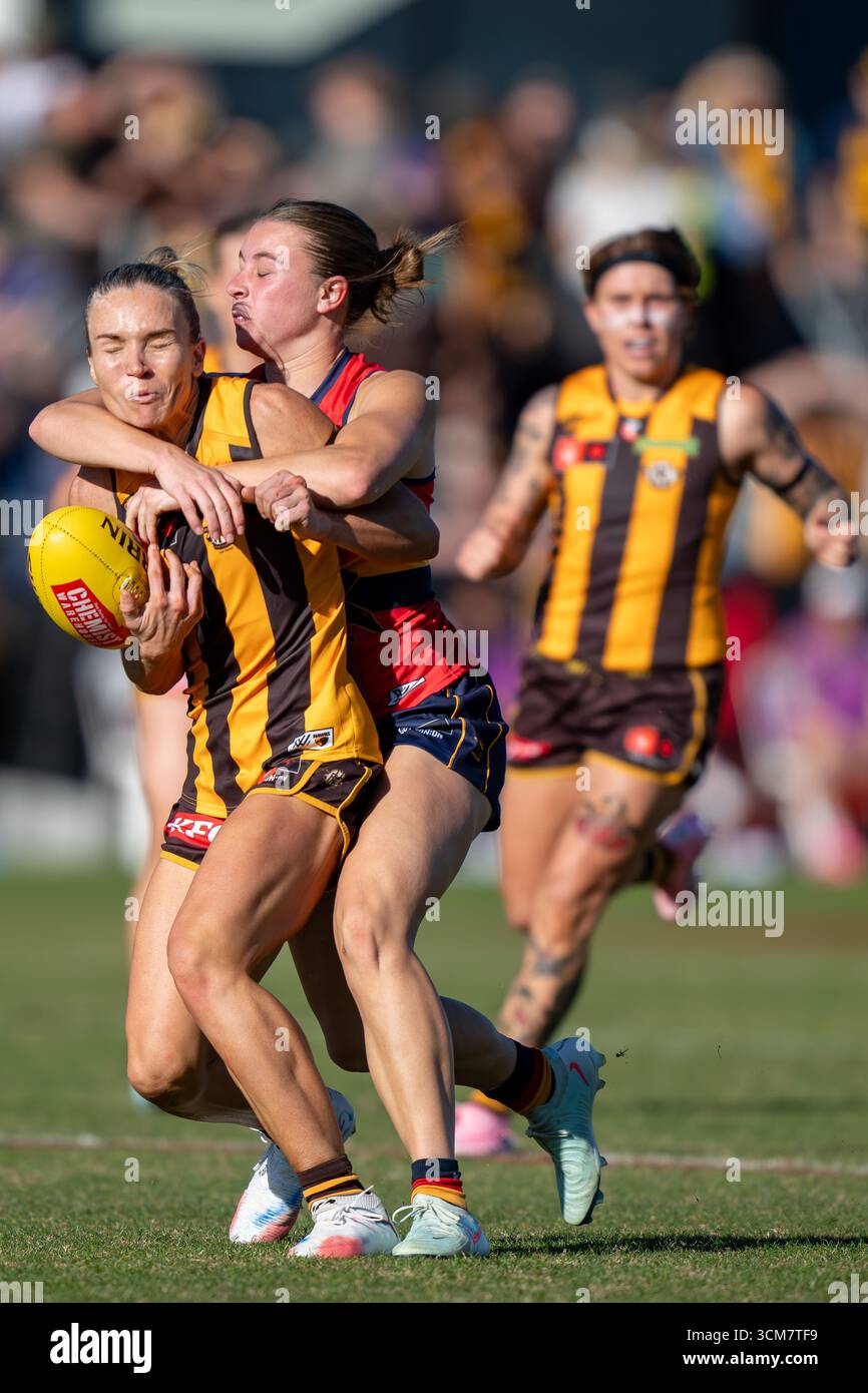 Melbourne, Australia. 14th Sep, 2025. Emily Bates of Hawthorn seen in ...