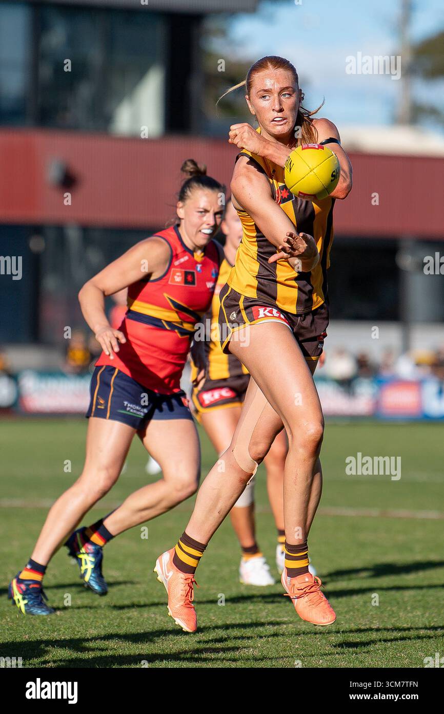 Mackenzie Eardley of Hawthorn seen in action during the AFLW Round 5 ...
