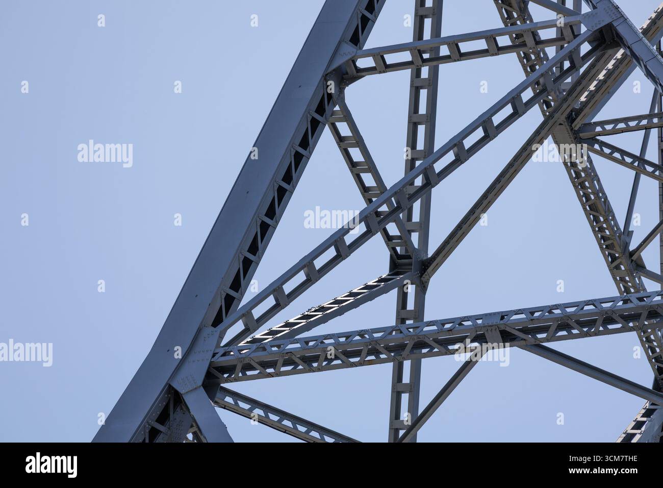Lattice beam structures hi-res stock photography and images - Alamy