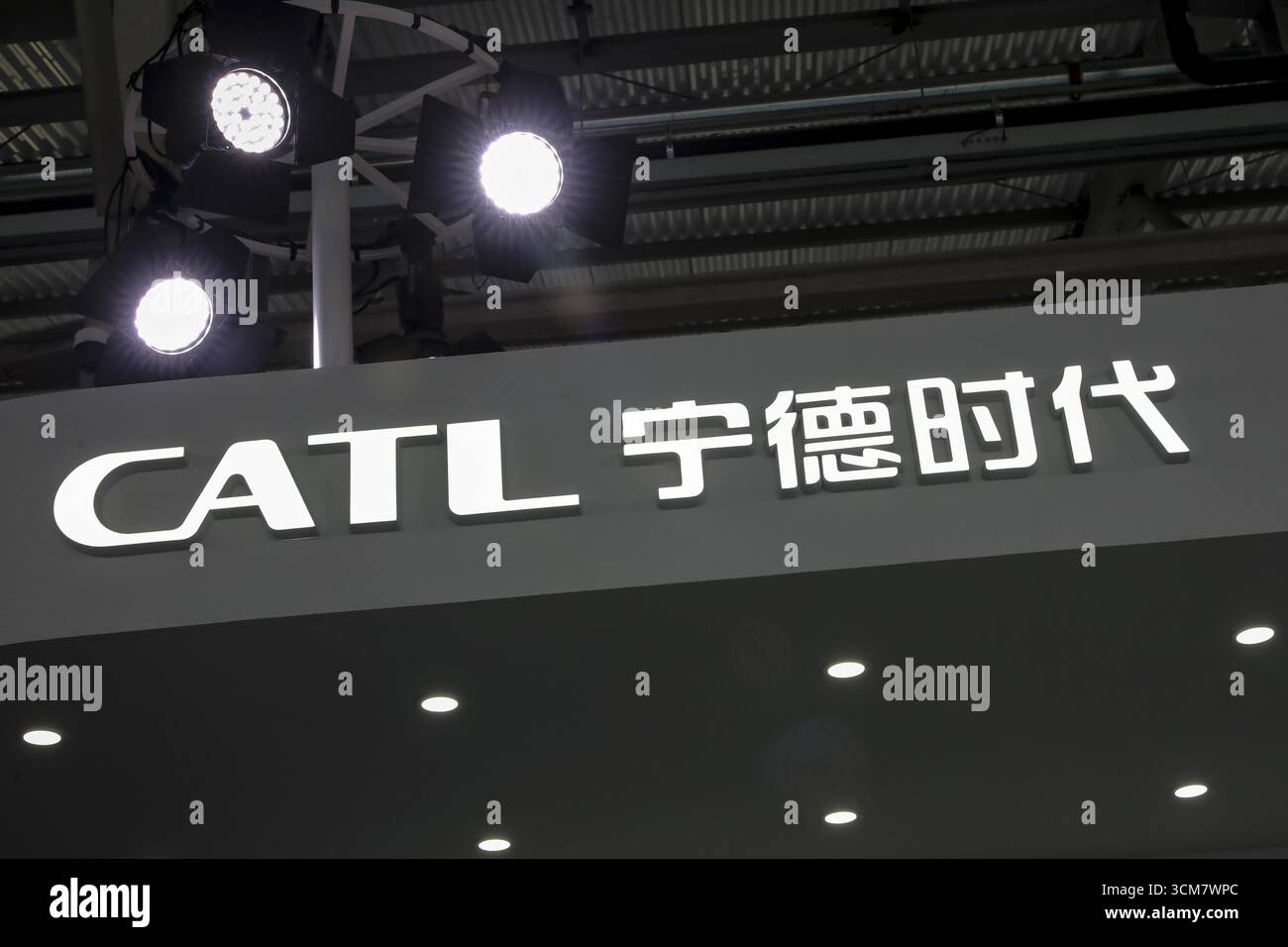 People visit the 2025 Inclusion Conference on the Bund in Shanghai ...